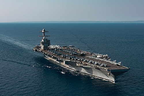 Größter Flugzeugträger der Welt macht Halt auf Mallorca