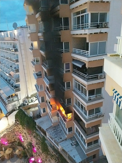 Brand in Magaluf: Offene Tür beschleunigte Rauch-Ausbreitung